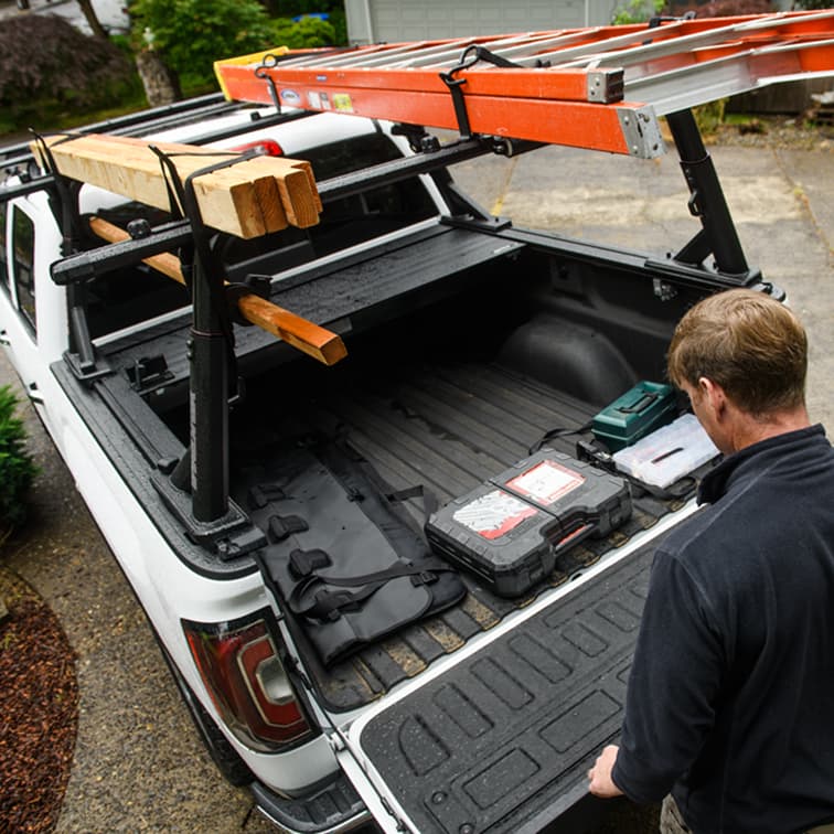 RetraxPro XR Tonneau Cover and Yakima OverHaul HD Truck Rack Package