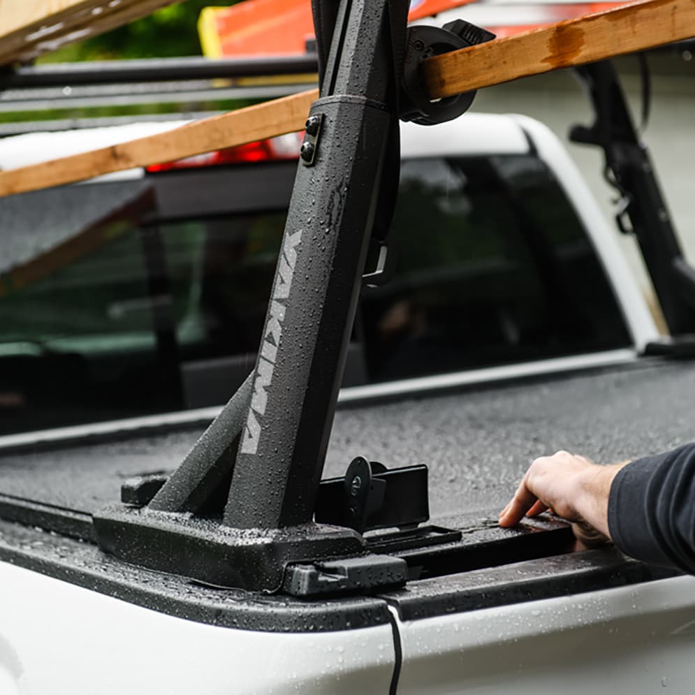 RetraxPro XR Tonneau Cover and Yakima OverHaul HD Truck Rack Package